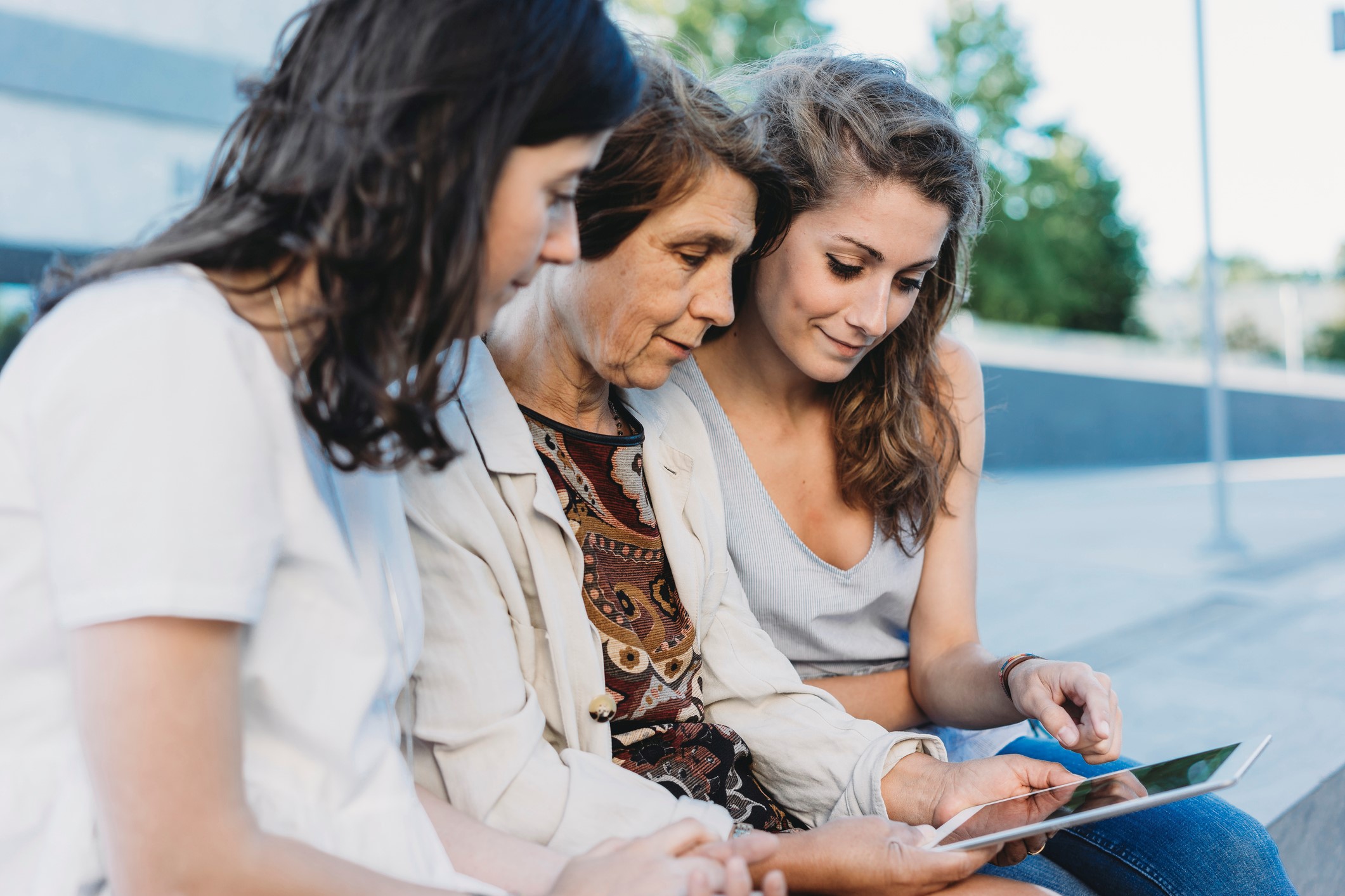 Parents, students leaning to colleges close to home, study shows ...